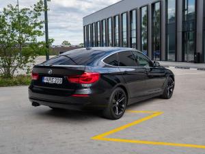 Black BMW 330 2017 in Vilnius, with an engine capacity of 2.00 L and mileage of 233 thousand km for 11850 €, photo 4 on AUTOMOTO.COM.LV