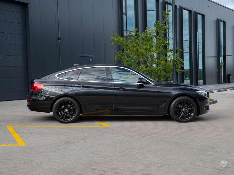 Black BMW 330 2017 in Vilnius, with an engine capacity of 2.00 L and mileage of 233 thousand km for 11850 €, photo 5 on AUTOMOTO.COM.LV