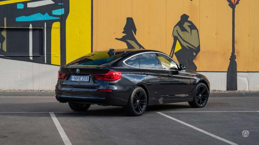 Black BMW 330 2017 in Vilnius, with an engine capacity of 2.00 L and mileage of 233 thousand km for 11850 €, photo 9 on AUTOMOTO.COM.LV