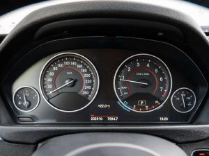 Black BMW 330 2017 in Vilnius, with an engine capacity of 2.00 L and mileage of 233 thousand km for 11850 €, photo 16 on AUTOMOTO.COM.LV