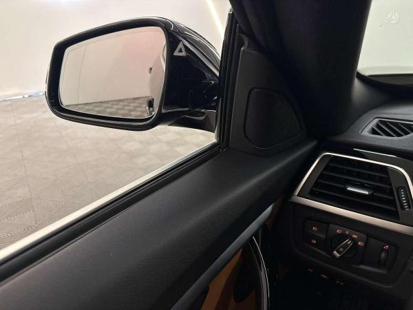 Melns BMW 330 2018 Marijampole, ar dzinēja tilpumu 2.99 L un nobraukumu 202 tūkst. km par 15999 €, foto 3 vietnē AUTOMOTO.COM.LV