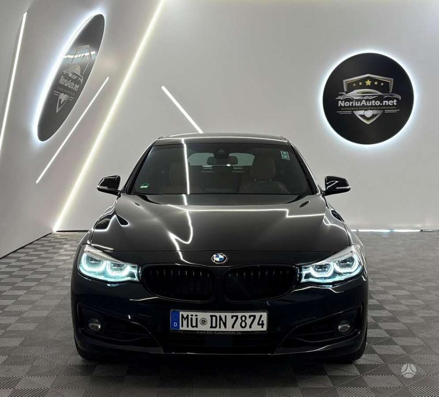 Black BMW 330 2018 in Marijampole, with an engine capacity of 2.99 L and mileage of 202 thousand km for 15999 €, photo 7 on AUTOMOTO.COM.LV