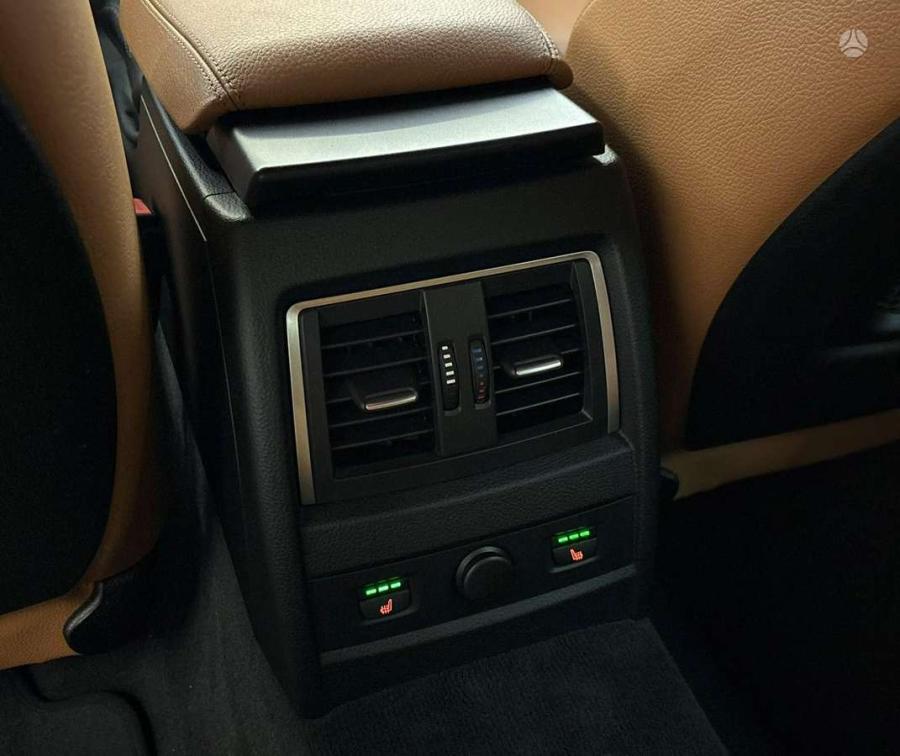 Black BMW 330 2018 in Marijampole, with an engine capacity of 2.99 L and mileage of 202 thousand km for 15999 €, photo 21 on AUTOMOTO.COM.LV