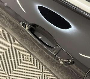 Black BMW 330 2018 in Marijampole, with an engine capacity of 2.99 L and mileage of 202 thousand km for 15999 €, photo 30 on AUTOMOTO.COM.LV