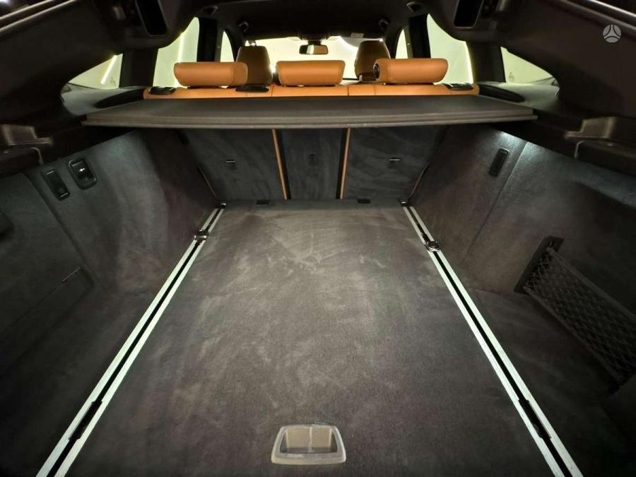 Black BMW 330 2018 in Marijampole, with an engine capacity of 2.99 L and mileage of 202 thousand km for 15999 €, photo 33 on AUTOMOTO.COM.LV