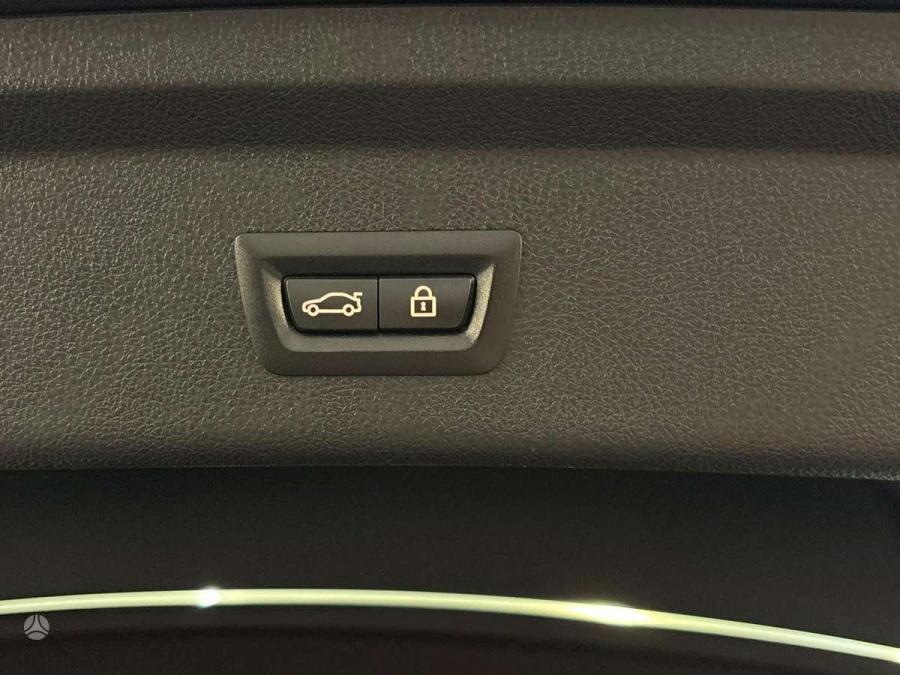 Black BMW 330 2018 in Marijampole, with an engine capacity of 2.99 L and mileage of 202 thousand km for 15999 €, photo 34 on AUTOMOTO.COM.LV