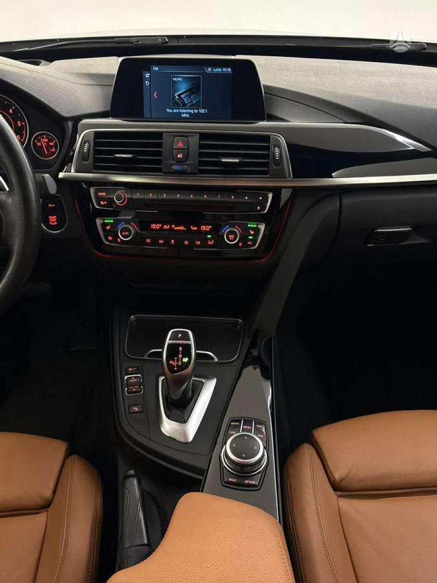 Melns BMW 330 2018 Marijampole, ar dzinēja tilpumu 2.99 L un nobraukumu 202 tūkst. km par 15250 €, foto 5 vietnē AUTOMOTO.COM.LV