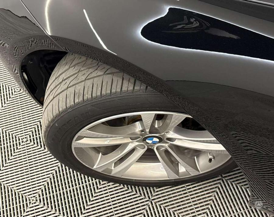 Melns BMW 330 2018 Marijampole, ar dzinēja tilpumu 2.99 L un nobraukumu 202 tūkst. km par 15250 €, foto 9 vietnē AUTOMOTO.COM.LV