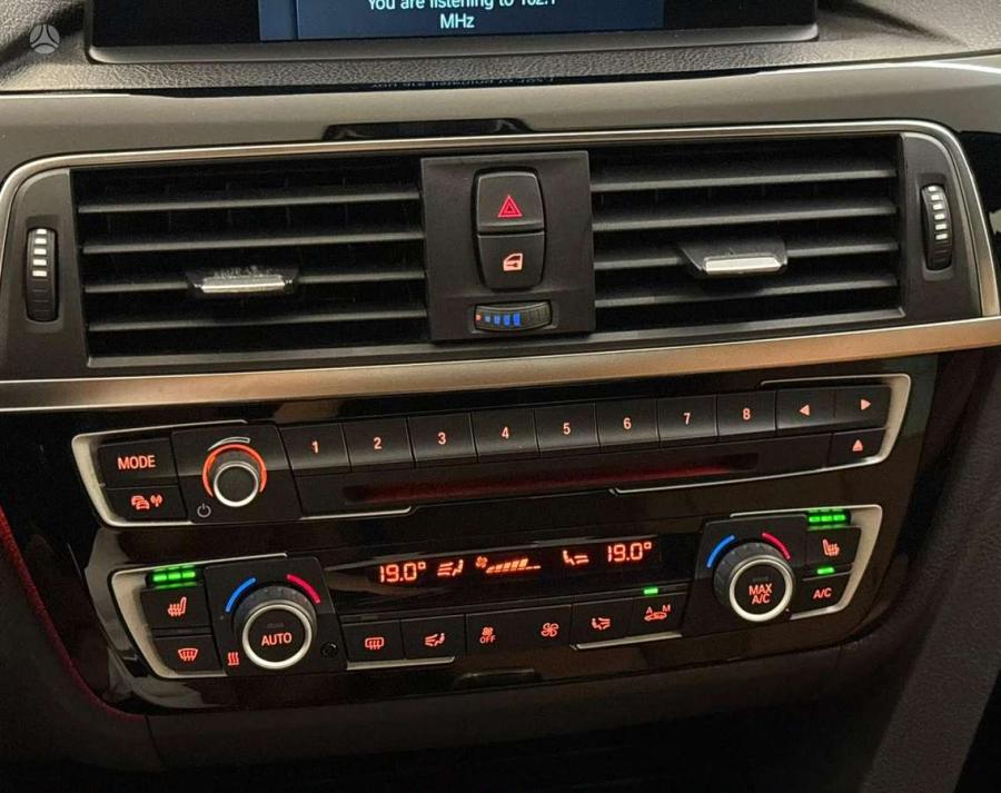 Melns BMW 330 2018 Marijampole, ar dzinēja tilpumu 2.99 L un nobraukumu 202 tūkst. km par 15250 €, foto 10 vietnē AUTOMOTO.COM.LV