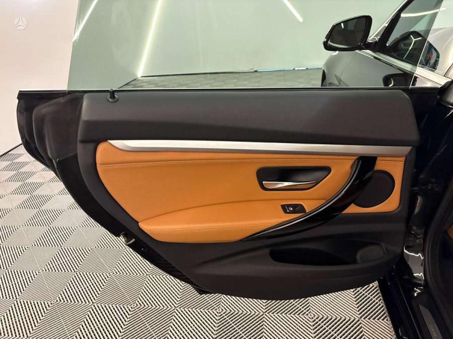 Melns BMW 330 2018 Marijampole, ar dzinēja tilpumu 2.99 L un nobraukumu 202 tūkst. km par 15250 €, foto 35 vietnē AUTOMOTO.COM.LV