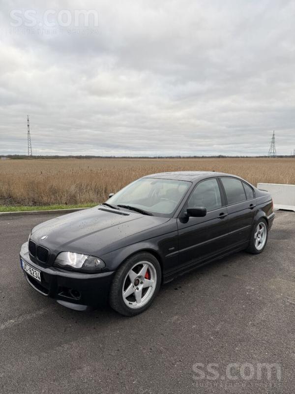 Black BMW 330 2000 in Liepaja, with an engine capacity of 3.00 L and mileage of 384 thousand km for 2750 €, photo 3 on AUTOMOTO.COM.LV