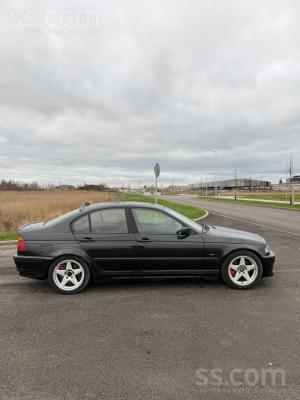 Black BMW 330 2000 in Liepaja, with an engine capacity of 3.00 L and mileage of 384 thousand km for 2100 €, photo 5 on AUTOMOTO.COM.LV
