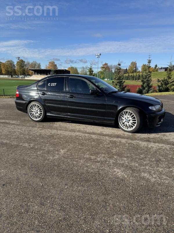 Black BMW 330 2001 in Valmiera, with an engine capacity of 3.00 L and mileage of 336 thousand km for 2600 €, photo 3 on AUTOMOTO.COM.LV