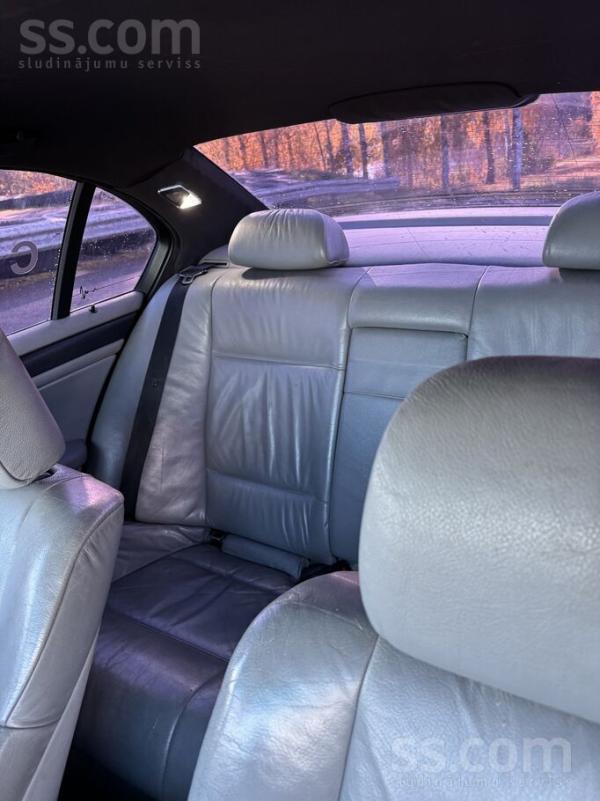 Black BMW 330 2001 in Valmiera, with an engine capacity of 3.00 L and mileage of 336 thousand km for 2600 €, photo 8 on AUTOMOTO.COM.LV