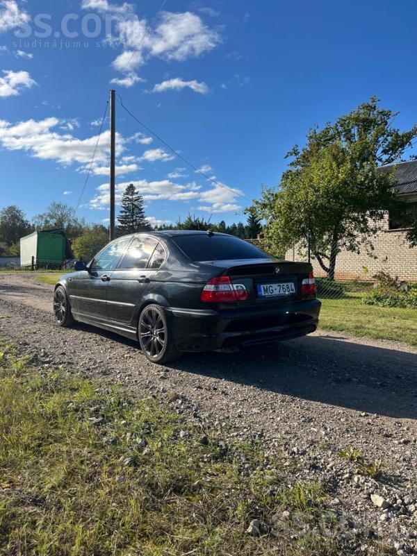 Melns BMW 330 2001 Valmiera, ar dzinēja tilpumu 3.00 L un nobraukumu 330 tūkst. km par 2800 €, foto 4 vietnē AUTOMOTO.COM.LV