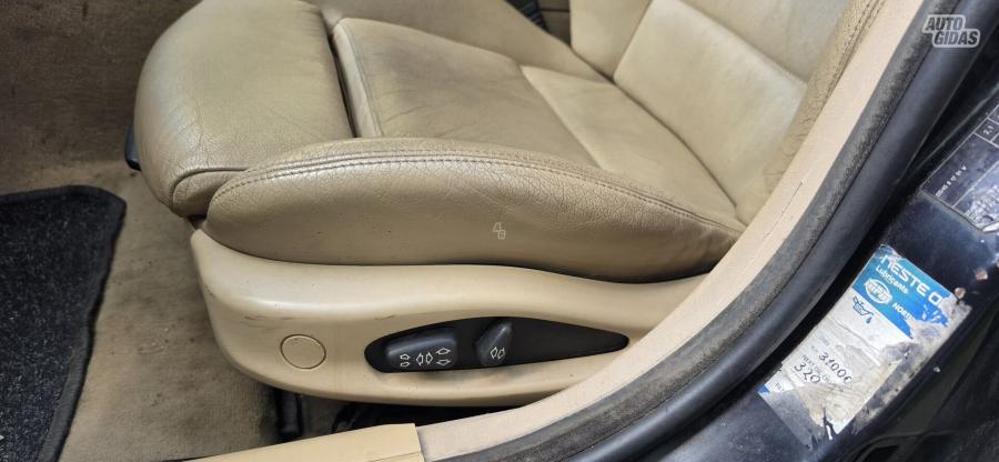 Black BMW 330 2001 in Kaunas, with an engine capacity of 3.00 L and mileage of 398 thousand km for 1850 €, photo 8 on AUTOMOTO.COM.LV