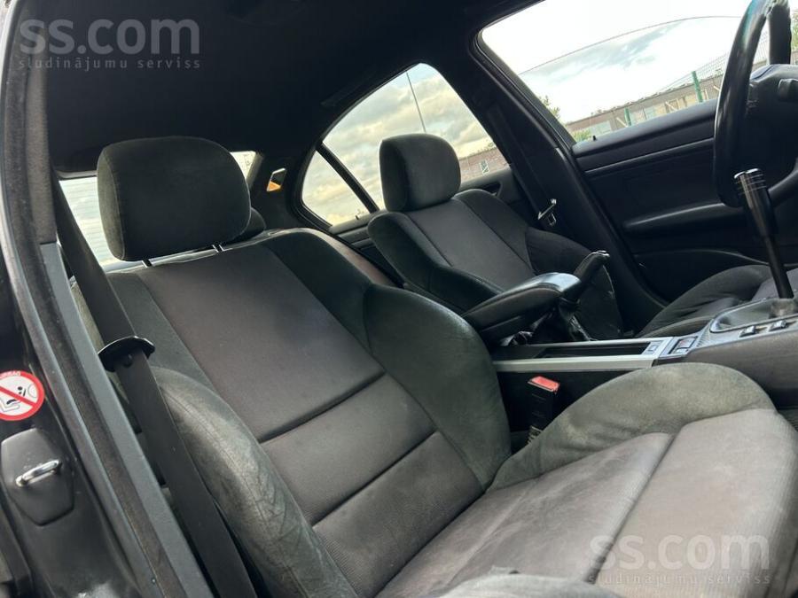 Black BMW 330 2002 in Valmiera, with an engine capacity of 3.00 L and mileage of 327 thousand km for 3350 €, photo 11 on AUTOMOTO.COM.LV