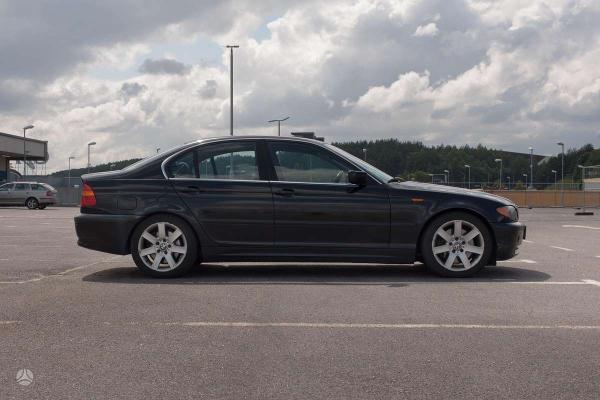 Melns BMW 330 2002 Viļņa, ar dzinēja tilpumu 3.00 L un nobraukumu 305 tūkst. km par 5900 €, foto 2 vietnē AUTOMOTO.COM.LV