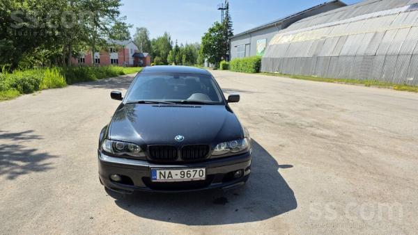 Black BMW 330 2003 in Ogre, with an engine capacity of 3.00 L and mileage of 384 thousand km for 4000 €, photo 2 on AUTOMOTO.COM.LV