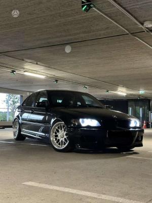 Melns BMW 330 2004 Viļņa, ar dzinēja tilpumu 2.99 L un nobraukumu 379 tūkst. km par 7200 €, foto  vietnē AUTOMOTO.COM.LV
