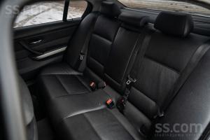 Black BMW 330 2005 in Riga, with an engine capacity of 3.00 L and mileage of 288 thousand km for 4600 €, photo 13 on AUTOMOTO.COM.LV