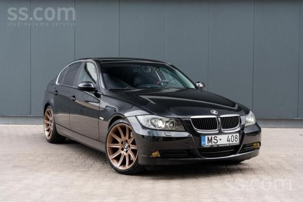 Black BMW 330 2005 in Riga, with an engine capacity of 3.00 L and mileage of 218 thousand km for 6400 €, photo 3 on AUTOMOTO.COM.LV