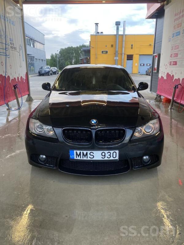 Black BMW 330 2006 in Riga, with an engine capacity of 3.00 L and mileage of 238 thousand km for 3200 €, photo 1 on AUTOMOTO.COM.LV