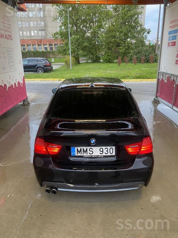 Black BMW 330 2006 in Riga, with an engine capacity of 3.00 L and mileage of 238 thousand km for 3200 €, photo 3 on AUTOMOTO.COM.LV