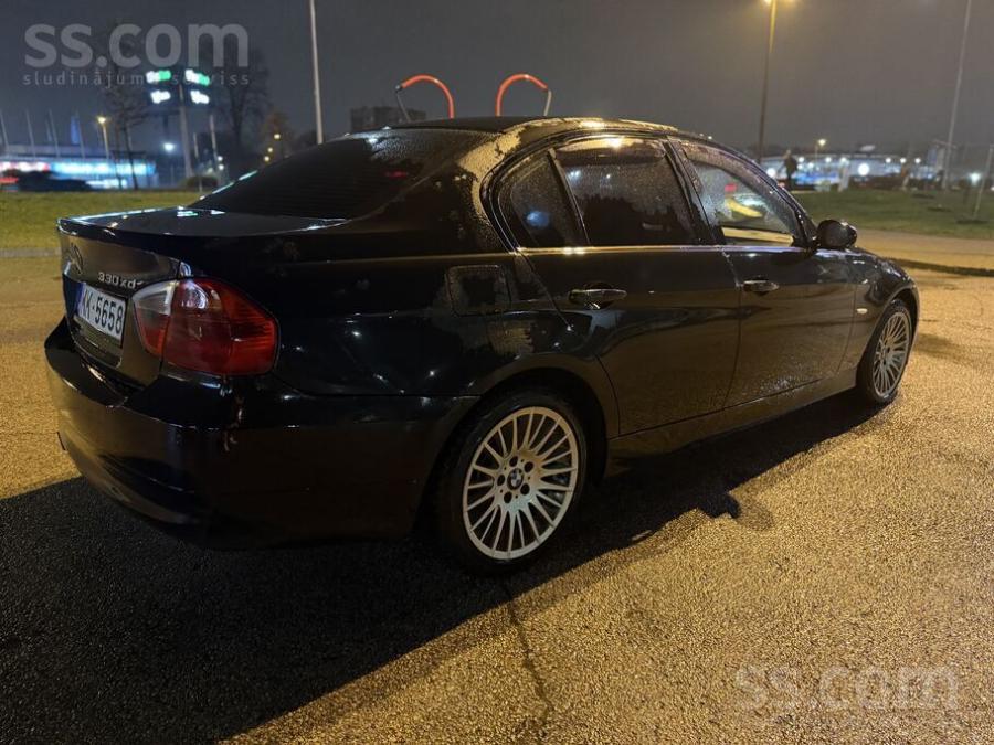 Black BMW 330 2006 in Riga, with an engine capacity of 3.00 L and mileage of 451 thousand km for 2300 €, photo 3 on AUTOMOTO.COM.LV
