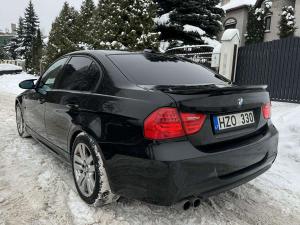 Black BMW 330 2006 in Vilnius, with an engine capacity of 3.00 L and mileage of 337 thousand km for 3500 €, photo 6 on AUTOMOTO.COM.LV