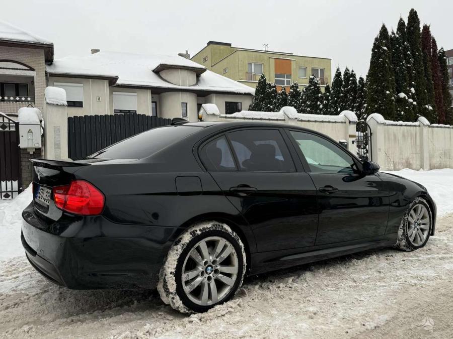 Black BMW 330 2006 in Vilnius, with an engine capacity of 3.00 L and mileage of 337 thousand km for 3500 €, photo 7 on AUTOMOTO.COM.LV