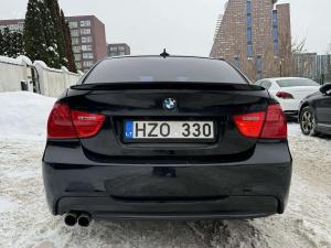 Black BMW 330 2006 in Vilnius, with an engine capacity of 3.00 L and mileage of 337 thousand km for 3500 €, photo 8 on AUTOMOTO.COM.LV