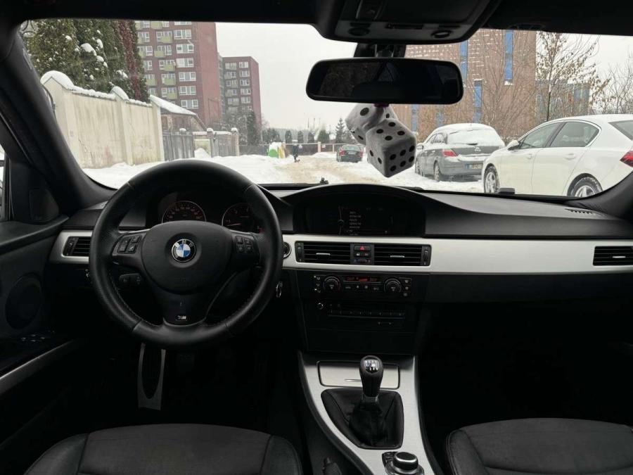 Black BMW 330 2006 in Vilnius, with an engine capacity of 3.00 L and mileage of 337 thousand km for 3500 €, photo 9 on AUTOMOTO.COM.LV