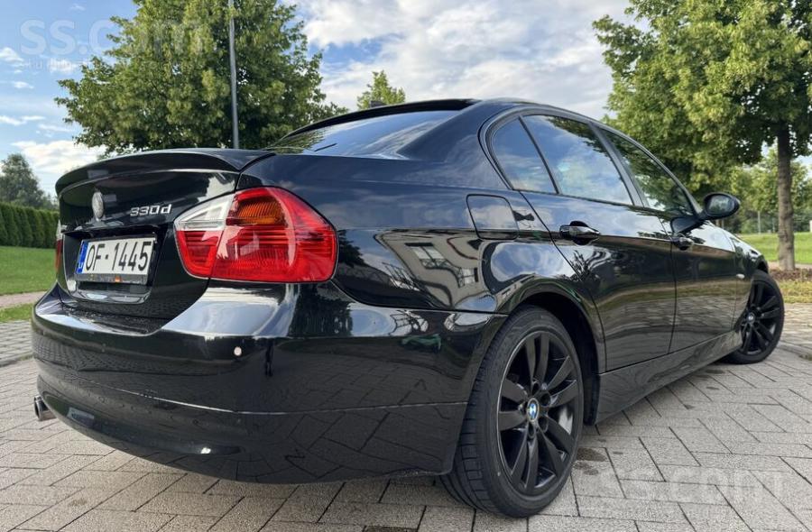 Black BMW 330 2006 in Riga, with an engine capacity of 3.00 L and mileage of 0 thousand km for 5000 €, photo 11 on AUTOMOTO.COM.LV