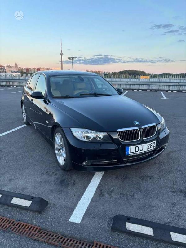 Black BMW 330 2006 in Vilnius, with an engine capacity of 2.99 L and mileage of 464 thousand km for 4050 €, photo 1 on AUTOMOTO.COM.LV