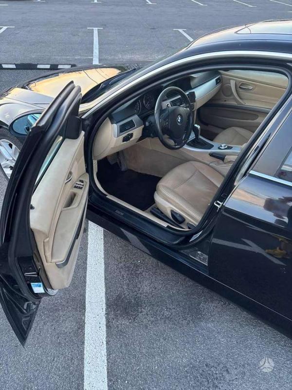 Black BMW 330 2006 in Vilnius, with an engine capacity of 2.99 L and mileage of 464 thousand km for 4050 €, photo 6 on AUTOMOTO.COM.LV