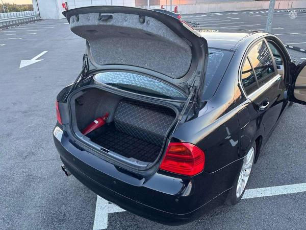 Black BMW 330 2006 in Vilnius, with an engine capacity of 2.99 L and mileage of 464 thousand km for 4050 €, photo 9 on AUTOMOTO.COM.LV