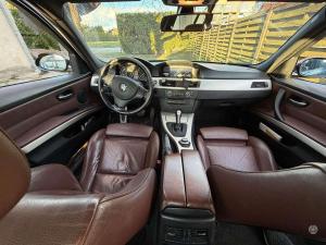 Black BMW 330 2006 in Vilnius, with an engine capacity of 2.99 L and mileage of 355 thousand km for 5500 €, photo 3 on AUTOMOTO.COM.LV