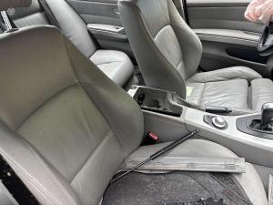Black BMW 330 2006 in Kaunas, with an engine capacity of 2.98 L and mileage of 230 thousand km for 850 €, photo 7 on AUTOMOTO.COM.LV