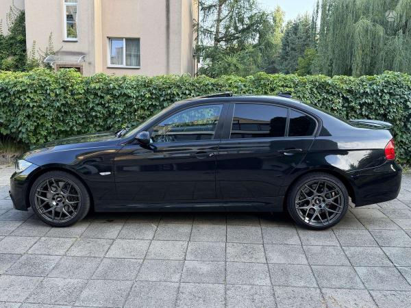 Black BMW 330 2006 in Vilnius, with an engine capacity of 3.00 L and mileage of 338 thousand km for 4950 €, photo 4 on AUTOMOTO.COM.LV