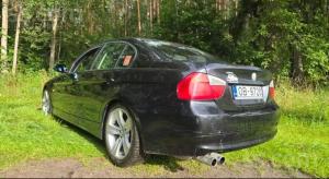 Black BMW 330 2006 in Jelgava, with an engine capacity of 3.00 L and mileage of 224 thousand km for 2500 €, photo 3 on AUTOMOTO.COM.LV