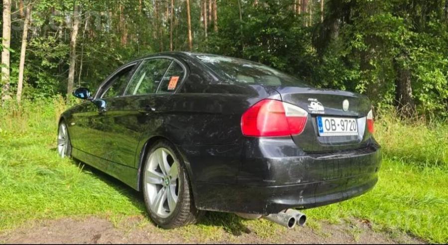 Black BMW 330 2006 in Jelgava, with an engine capacity of 3.00 L and mileage of 224 thousand km for 2500 €, photo 3 on AUTOMOTO.COM.LV