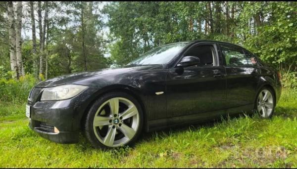 Black BMW 330 2006 in Jelgava, with an engine capacity of 3.00 L and mileage of 224 thousand km for 2500 €, photo 4 on AUTOMOTO.COM.LV