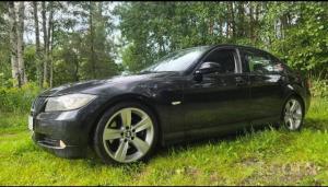 Black BMW 330 2006 in Jelgava, with an engine capacity of 3.00 L and mileage of 224 thousand km for 2500 €, photo 5 on AUTOMOTO.COM.LV