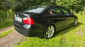 Black BMW 330 2006 in Jelgava, with an engine capacity of 3.00 L and mileage of 224 thousand km for 2500 €, photo 6 on AUTOMOTO.COM.LV