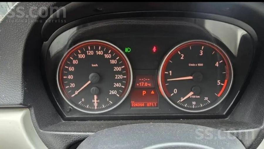 Black BMW 330 2006 in Jelgava, with an engine capacity of 3.00 L and mileage of 224 thousand km for 2500 €, photo 9 on AUTOMOTO.COM.LV