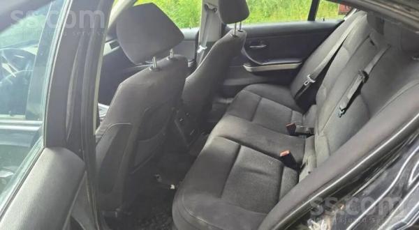 Black BMW 330 2006 in Jelgava, with an engine capacity of 3.00 L and mileage of 224 thousand km for 2500 €, photo 9 on AUTOMOTO.COM.LV