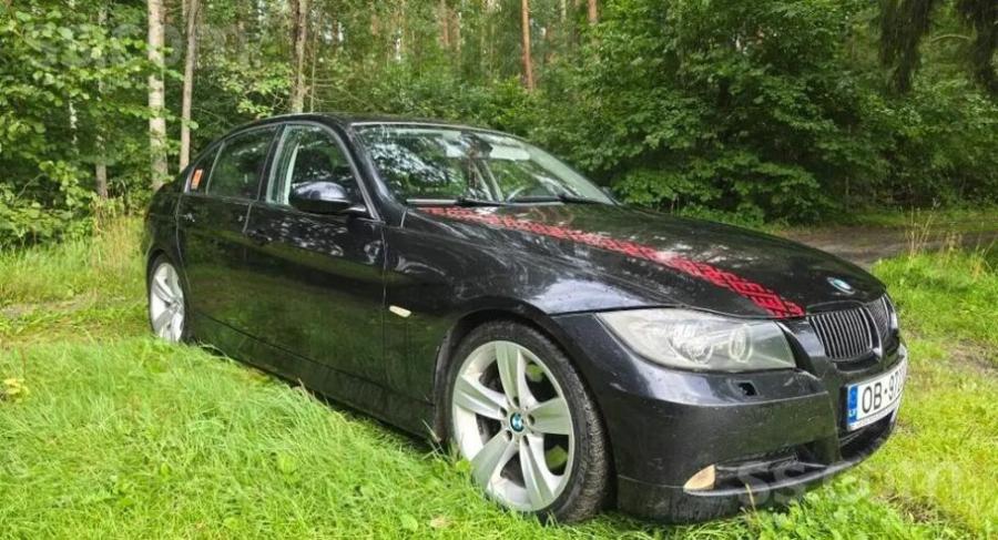Black BMW 330 2006 in Jelgava, with an engine capacity of 3.00 L and mileage of 224 thousand km for 2500 €, photo 11 on AUTOMOTO.COM.LV