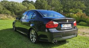 Black BMW 330 2006 in Gulbene, with an engine capacity of 3.00 L and mileage of 411 thousand km for 5200 €, photo 10 on AUTOMOTO.COM.LV