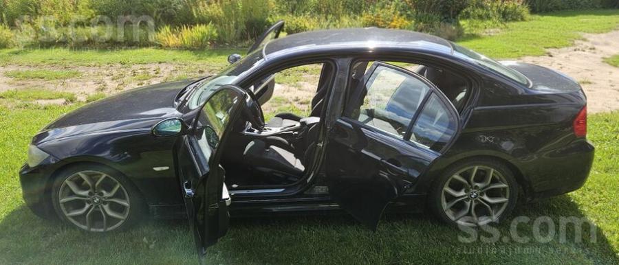 Black BMW 330 2006 in Gulbene, with an engine capacity of 3.00 L and mileage of 411 thousand km for 5200 €, photo 12 on AUTOMOTO.COM.LV